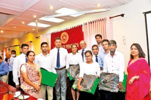 Pera undergrads receive computers through working students programme ...